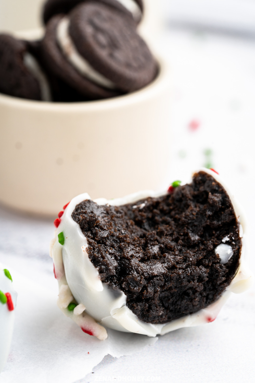 Christmas Oreo Truffles - ZEN AND HONEY