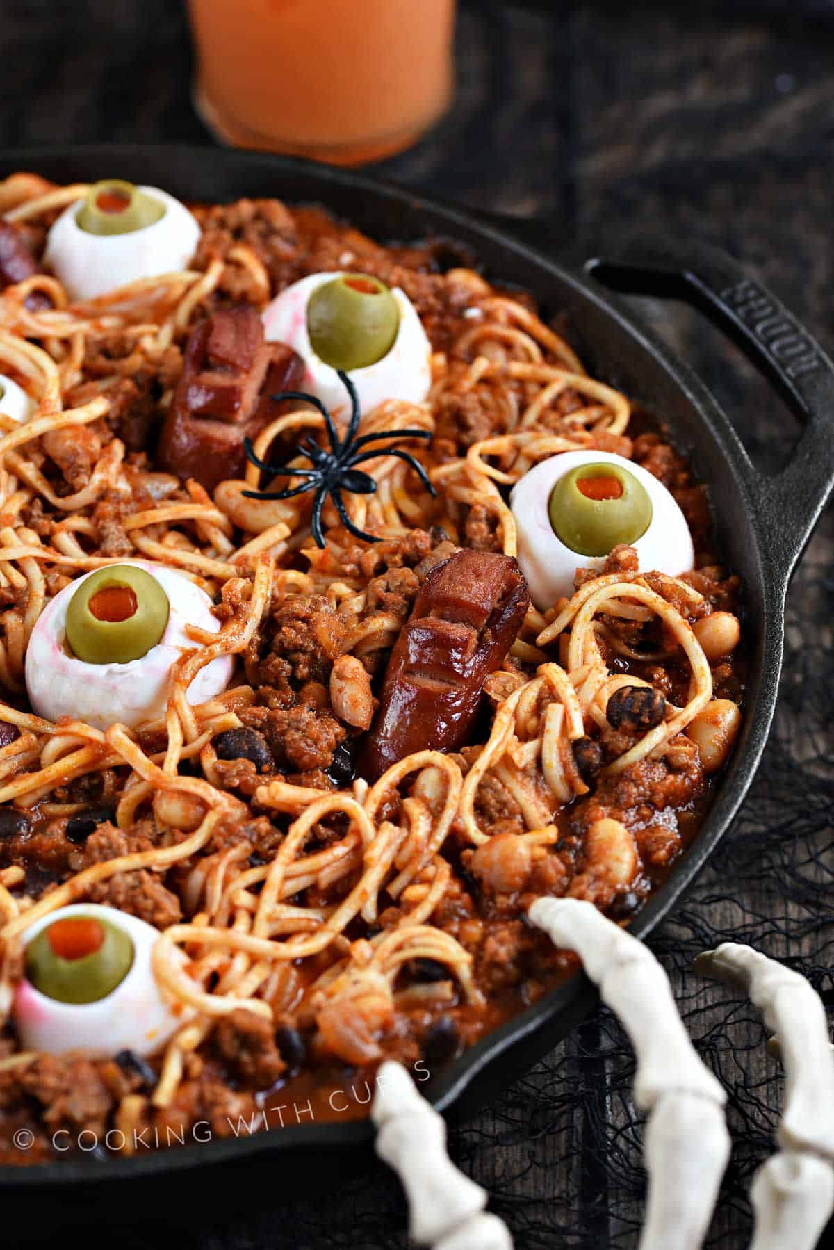 20 Bone-Chilling Halloween Dinner Recipes for Spooky Entertaining - ZEN ...