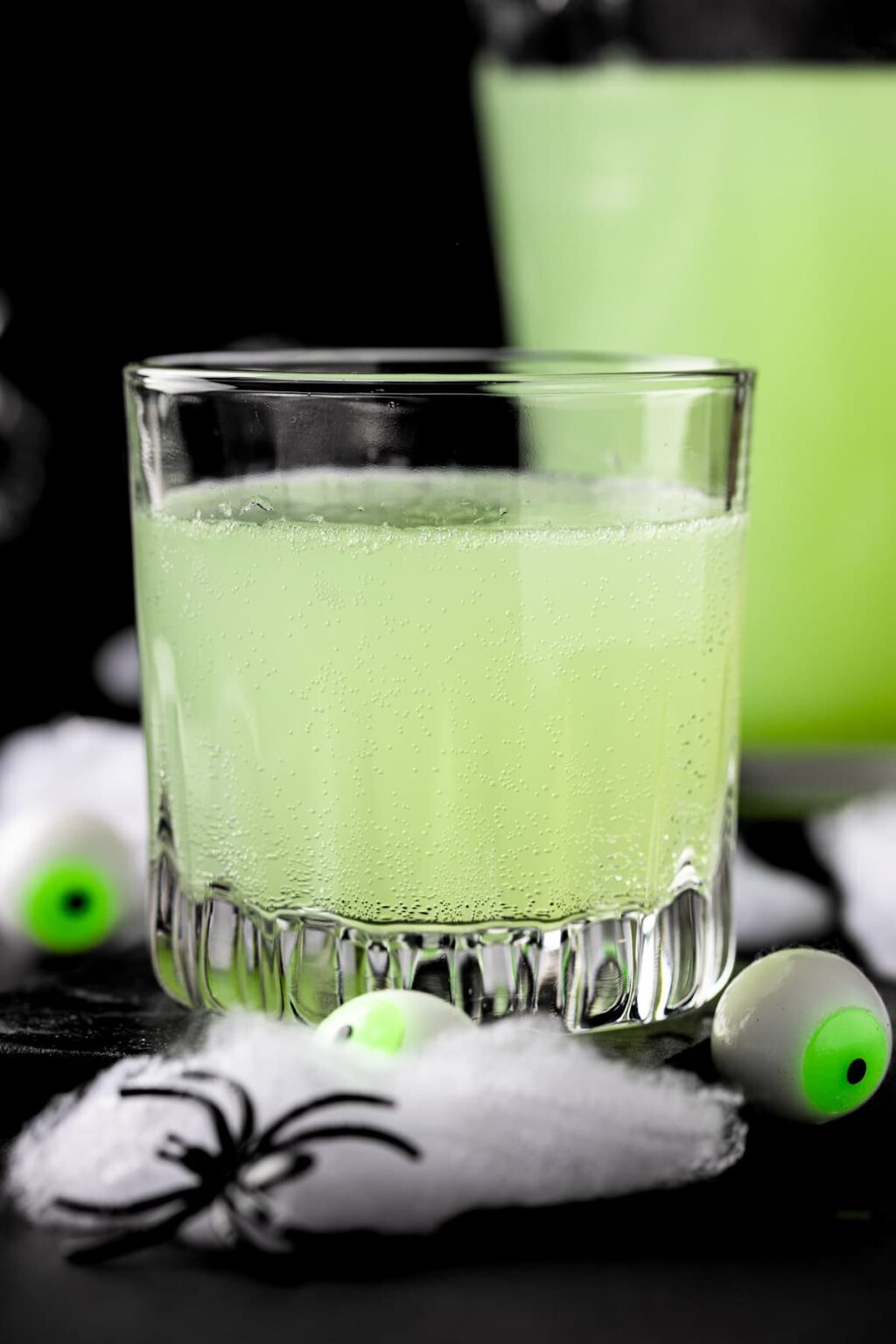 31 Bloody Easy Halloween Cocktails That Are All Treats Not Tricks - ZEN ...