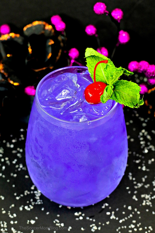 31 Bloody Easy Halloween Cocktails That Are All Treats Not Tricks - ZEN ...