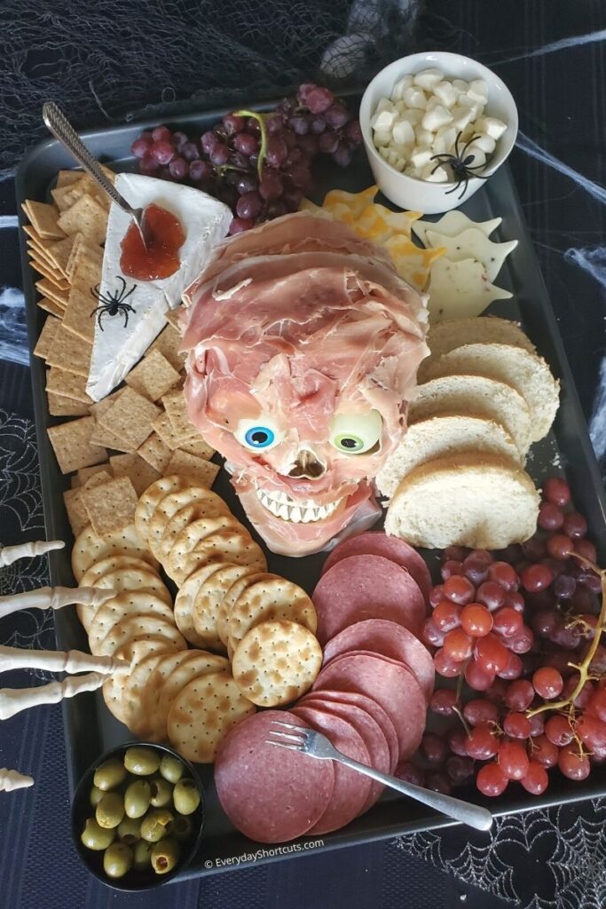 13 Spine-Chilling Halloween Charcuterie Board Ideas for a Party - ZEN ...