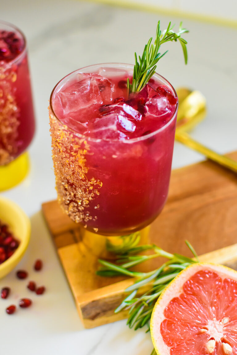 27 Magical Christmas Mocktails for Non-Alcoholic Holiday Sips - ZEN AND ...